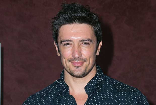 Adam Croasdell (EastEnders), Reign’in 4. sezon kadrosuna dahil oldu ...