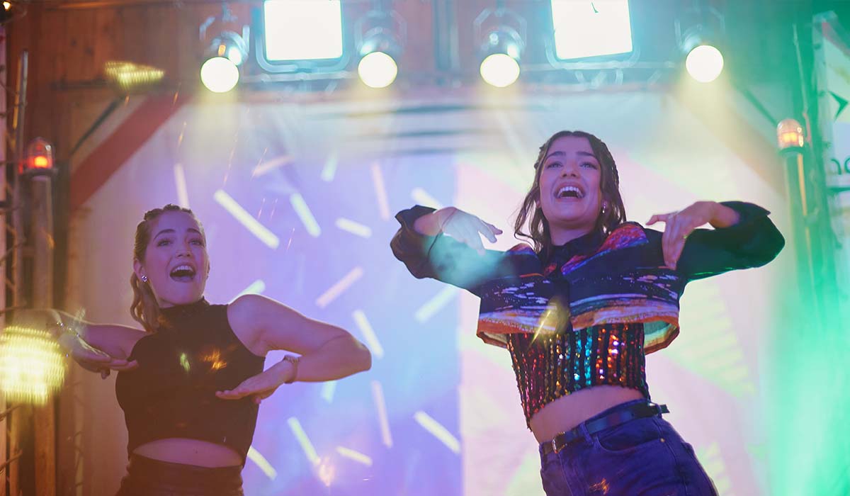 Cielo Grande (Secrets of Summer) – Tanıtım | 22dakika.org