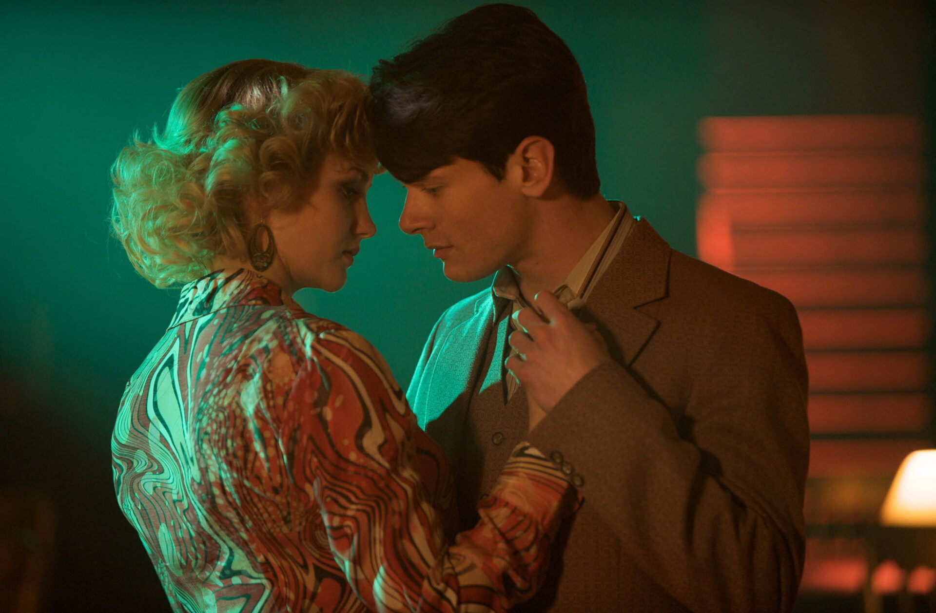 The Runaway (2011) | Mini Tanıtım | 22dakika.org