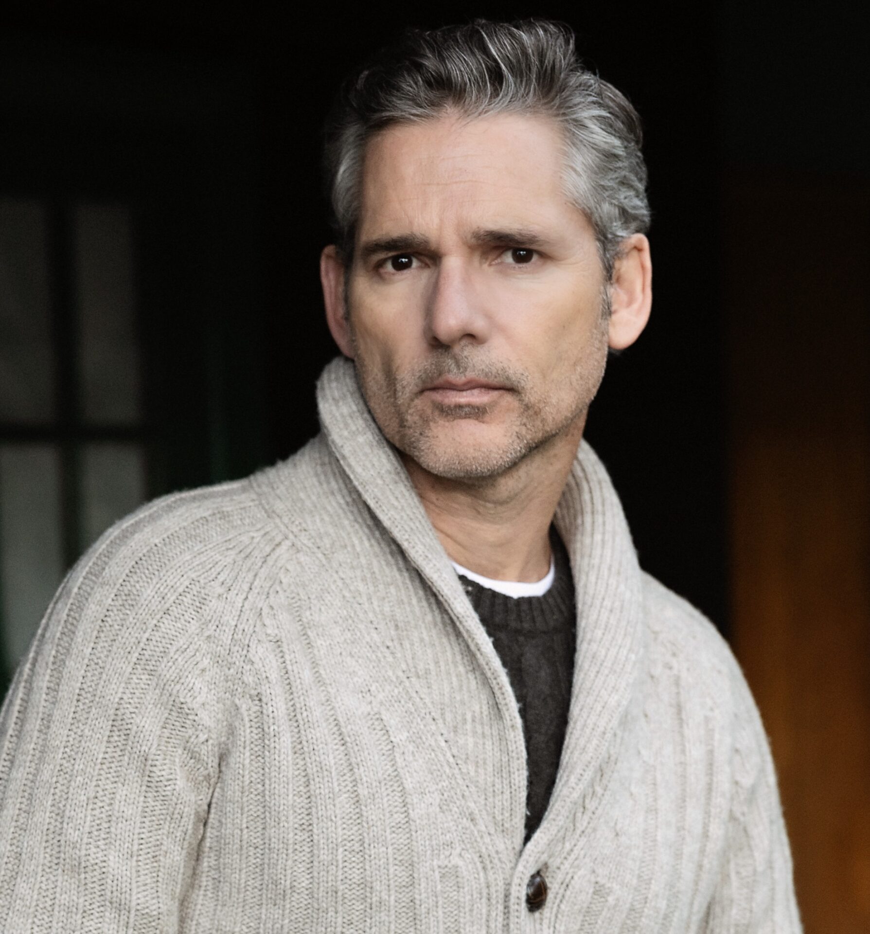 Sarah Paulson ve Eric Bana, adı Untamed olan iki farklı dizinin başrol ...